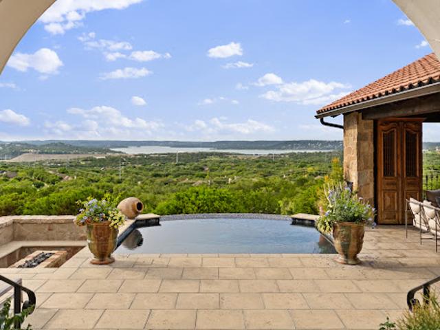 House with pool and garden