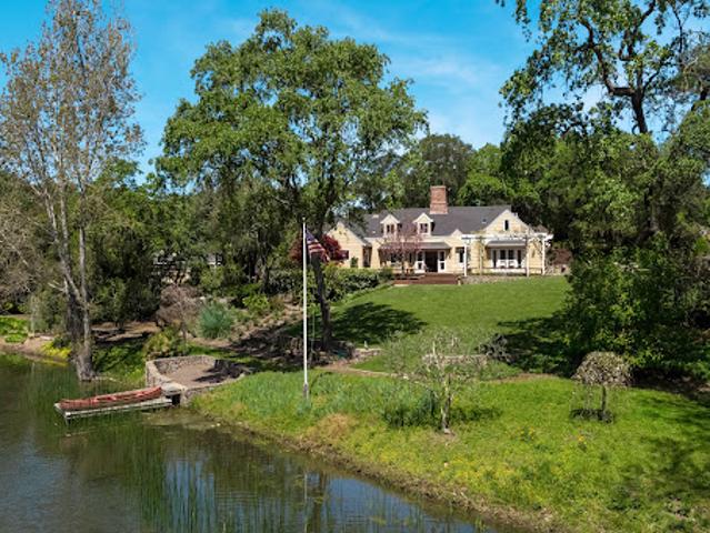 House with pool and garden