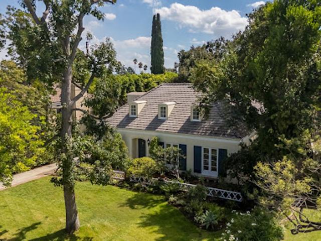 House with pool and garden