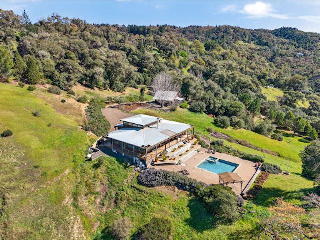 House with pool and garden