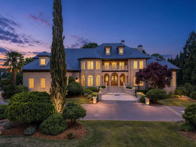 House with pool and garden