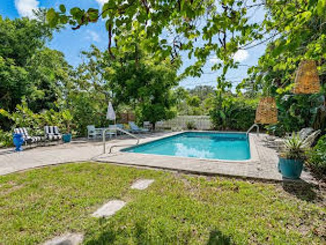 House with pool and garden