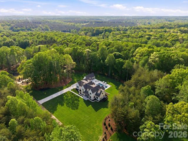 House with pool and garden