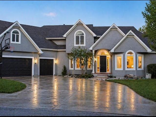 House with pool and garden