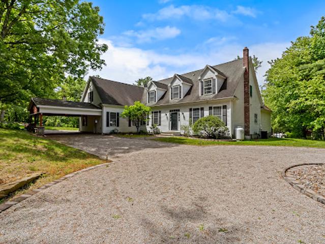 House with pool and garden