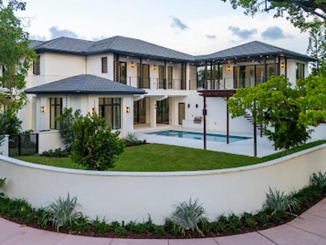 House with pool and garden