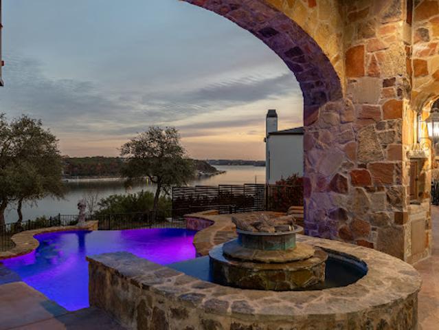 House with pool and garden