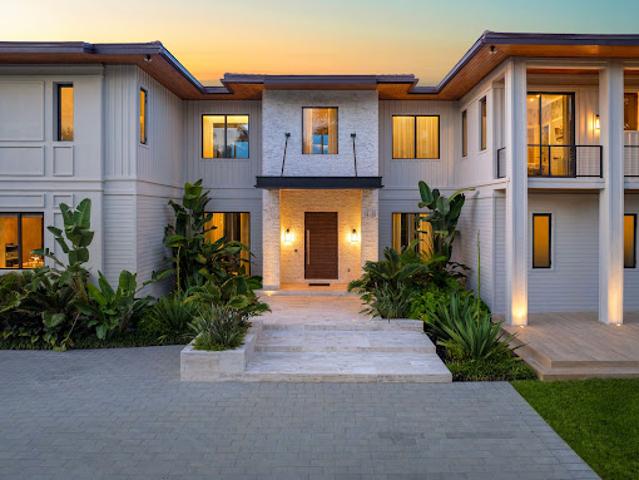 House with pool and garden