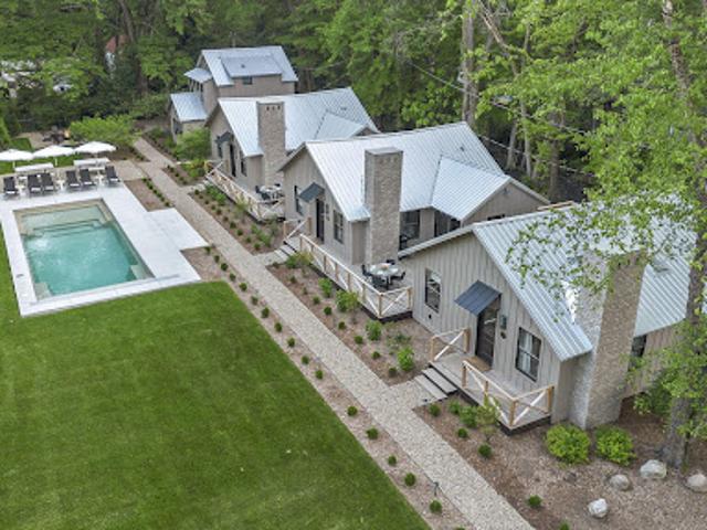 House with pool and garden