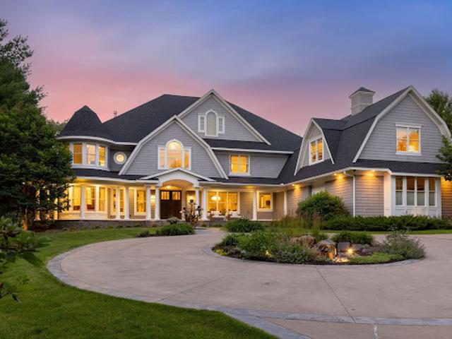 House with pool and garden