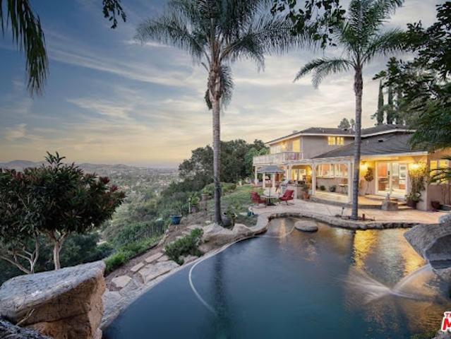 House with pool and garden