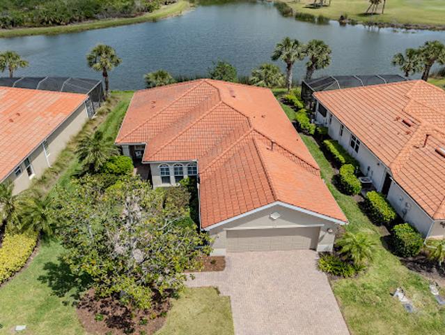 House with pool and garden