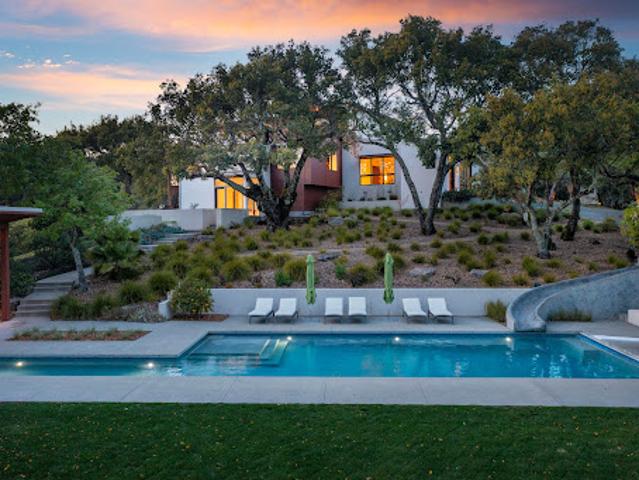 House with pool and garden
