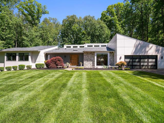 House with pool and garden