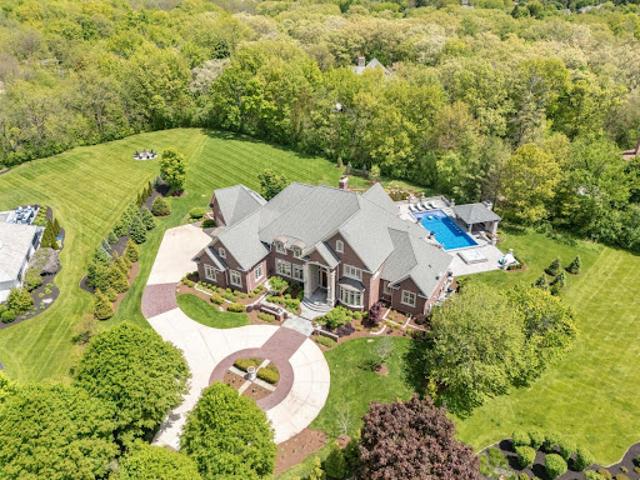 House with pool and garden