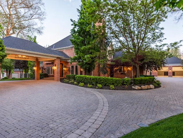 House with pool and garden