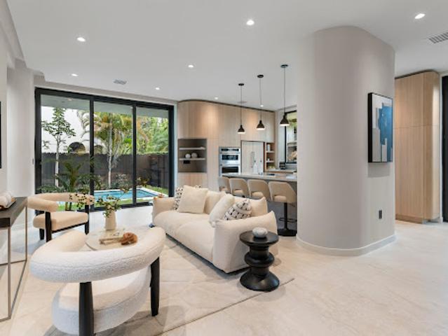 House with pool and garden
