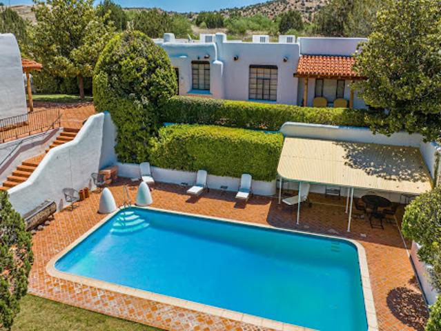 House with pool and garden
