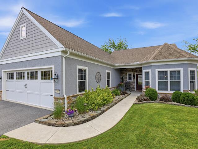 House with pool and garden