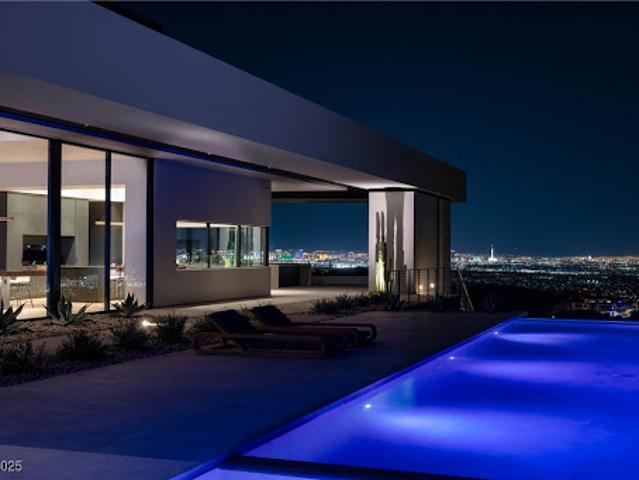 House with pool and garden