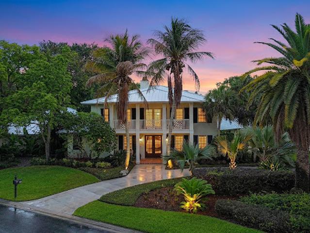 House with pool and garden