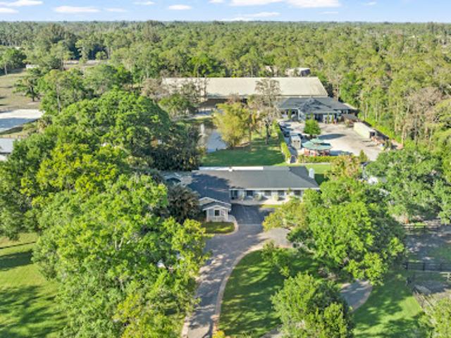 House with pool and garden