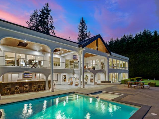 House with pool and garden