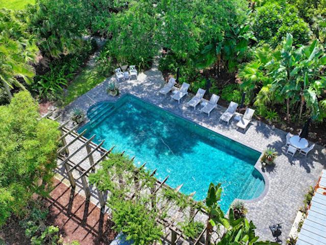 House with pool and garden