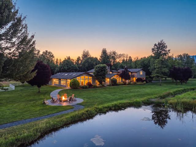 House with pool and garden