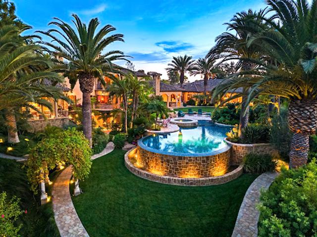 House with pool and garden