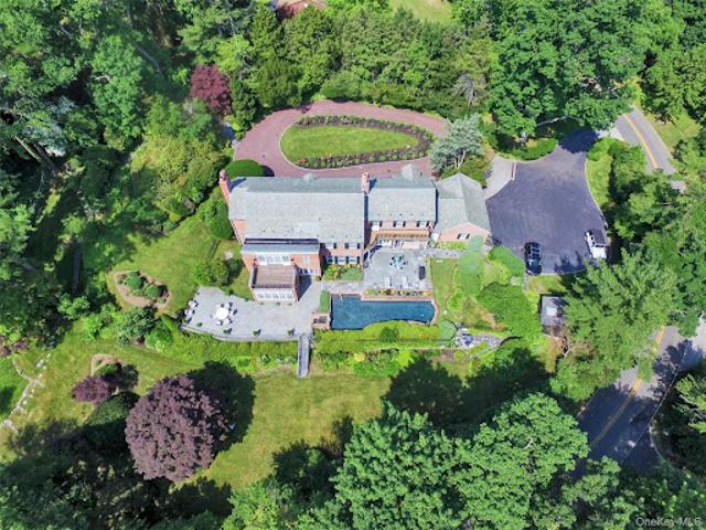 House with pool and garden