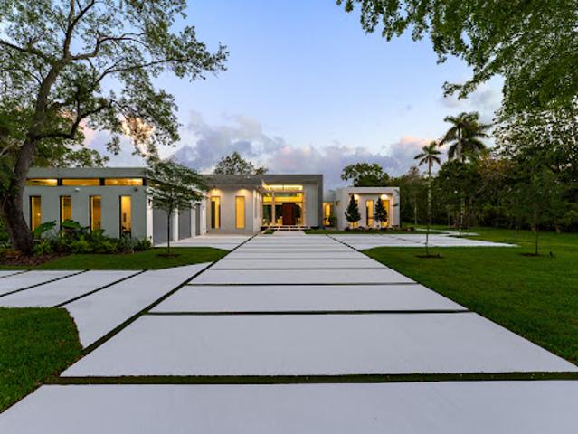 House with pool and garden