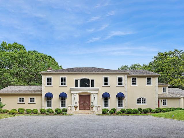 House with pool and garden