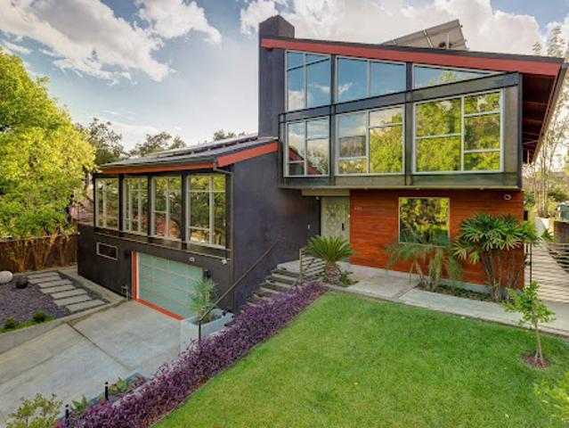 House with pool and garden