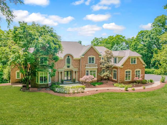 House with pool and garden