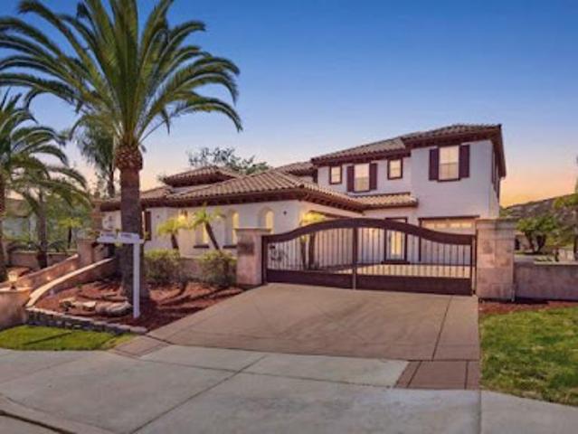 House with pool and garden