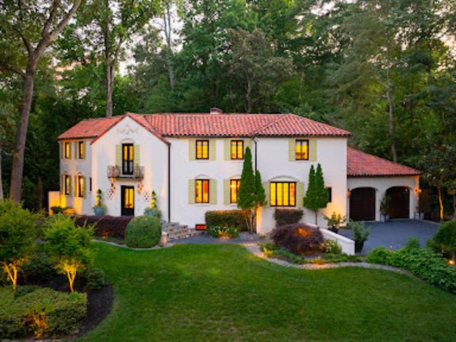 House with pool and garden