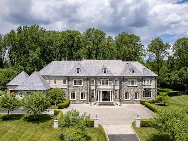 House with pool and garden