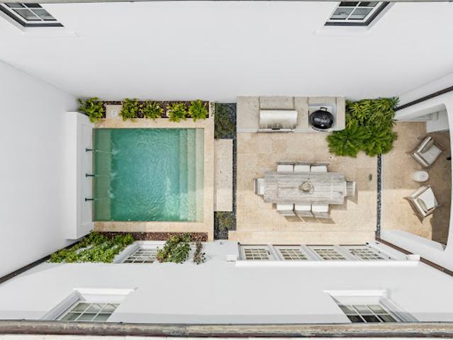 House with pool and garden