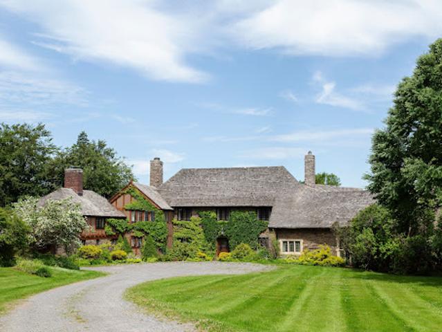 House with pool and garden