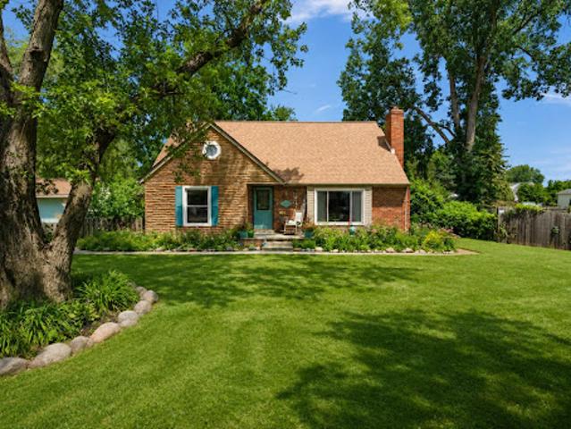 House with pool and garden