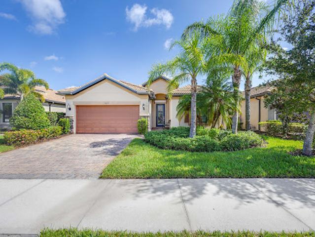 House with pool and garden