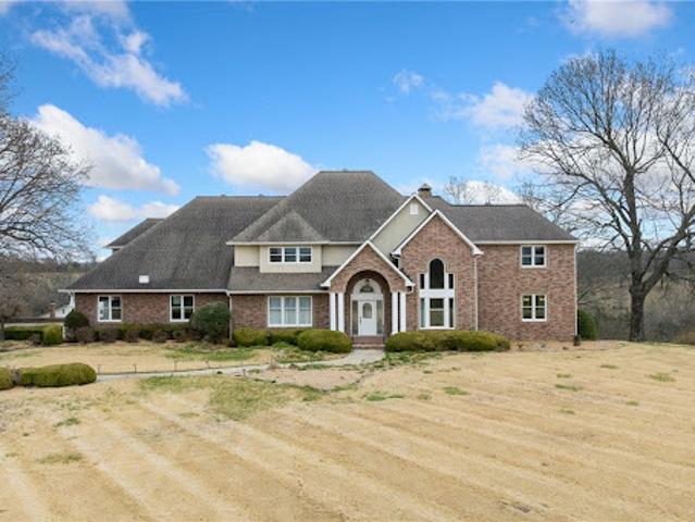House with pool and garden