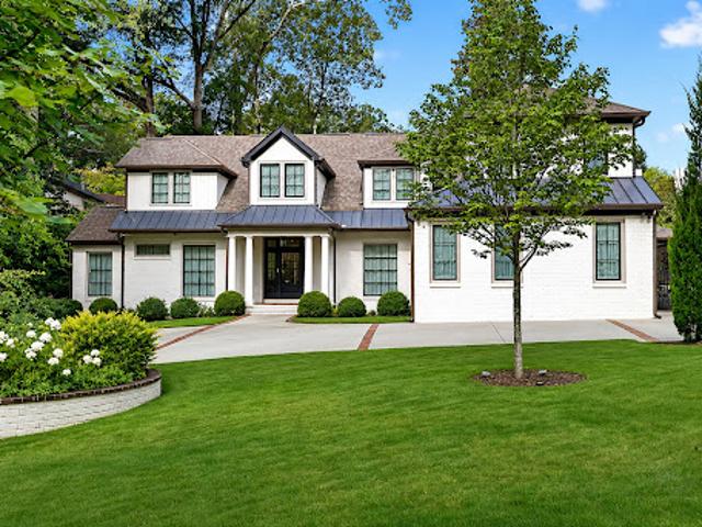 House with pool and garden