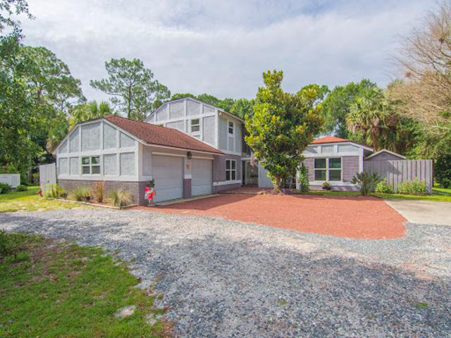 House with pool and garden