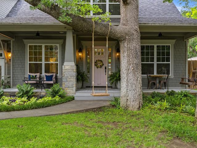House with pool and garden
