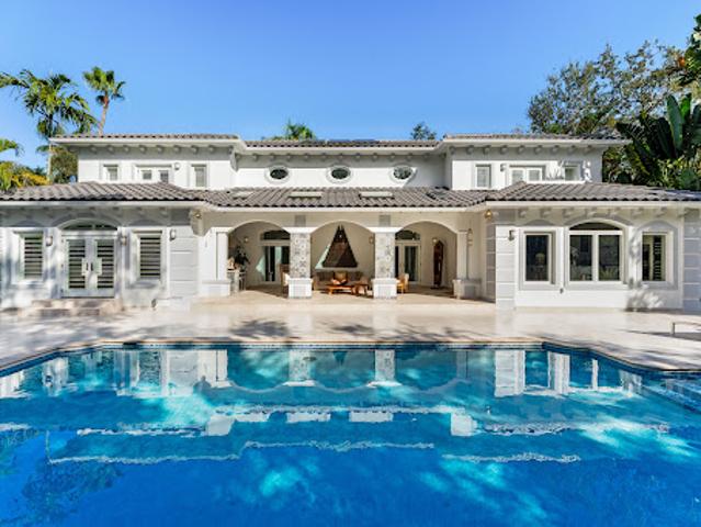 House with pool and garden