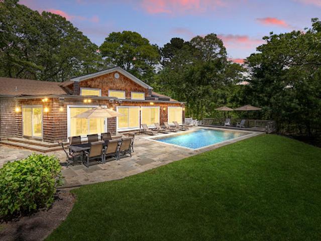 House with pool and garden