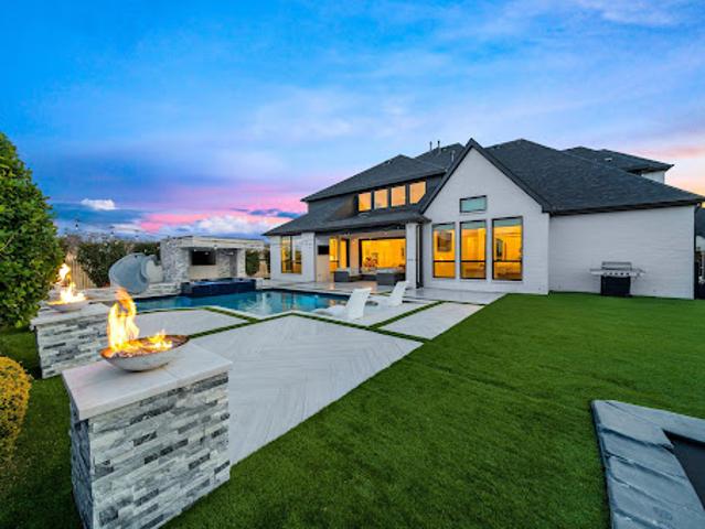 House with pool and garden