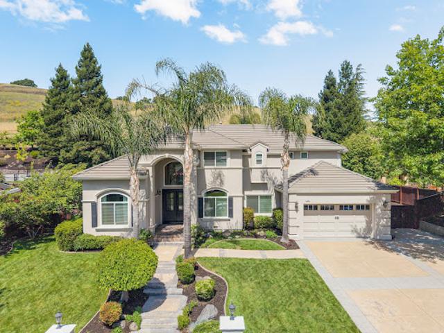 House with pool and garden
